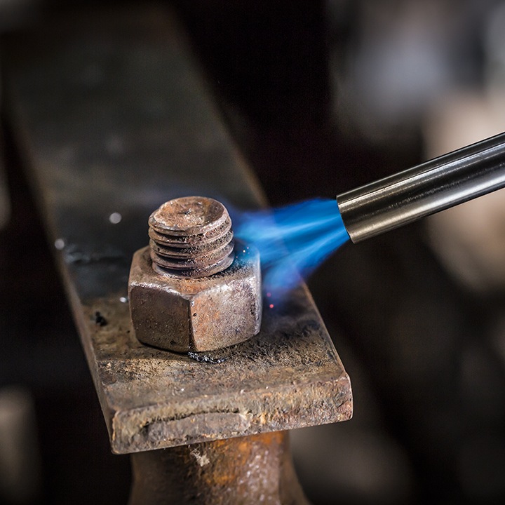 Bernzomatic | How To Remove Rusted Bolts | Kitchen Torch Bernzomatic | How To Remove Rusted Bolts | Kitchen Torch